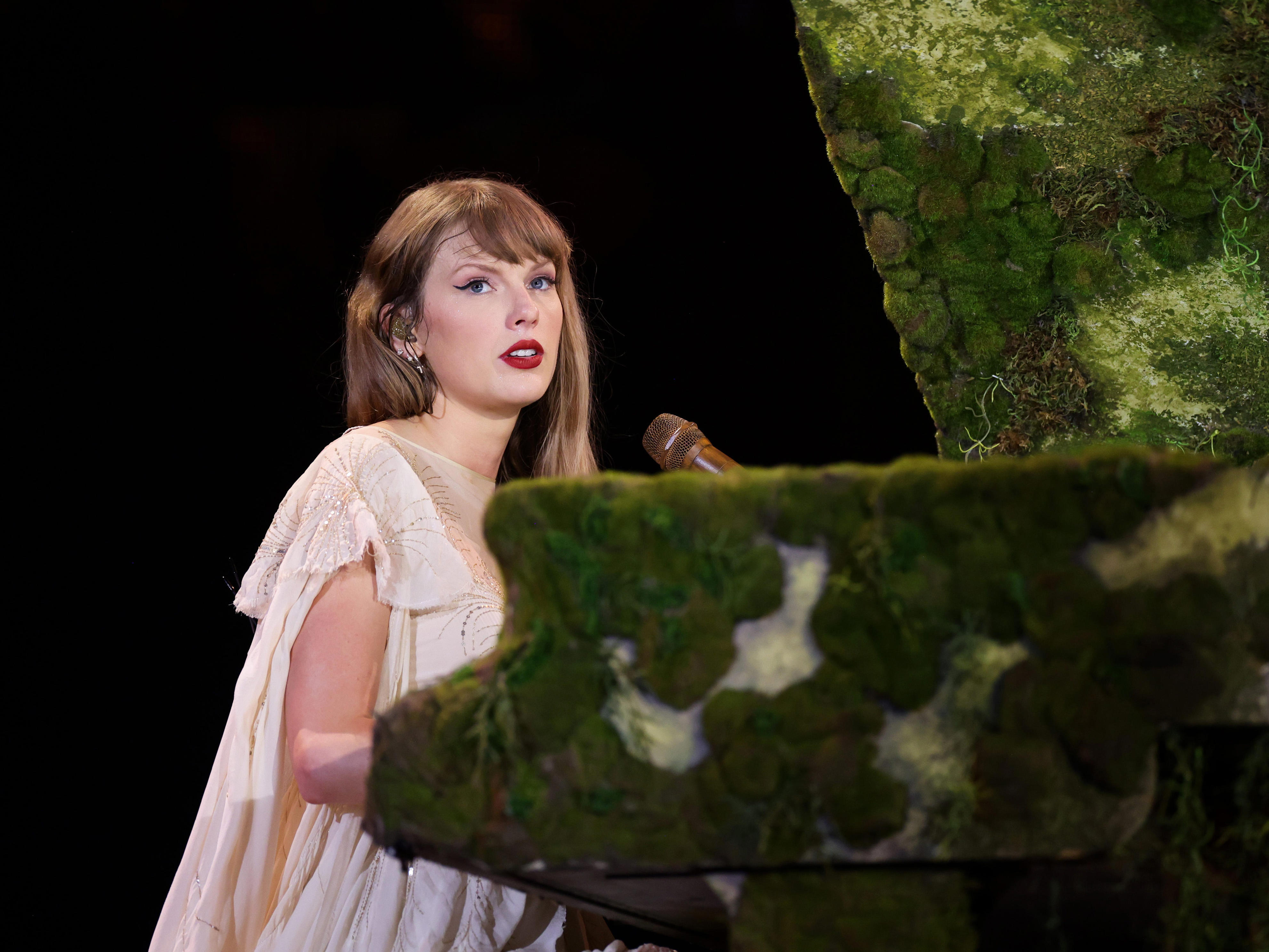 Taylor Swift says she was in a 'state of perpetual physical discomfort ...