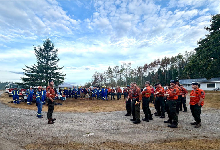 Fire crews continue to battle two active wildfires in Kawartha Lakes, Ont.