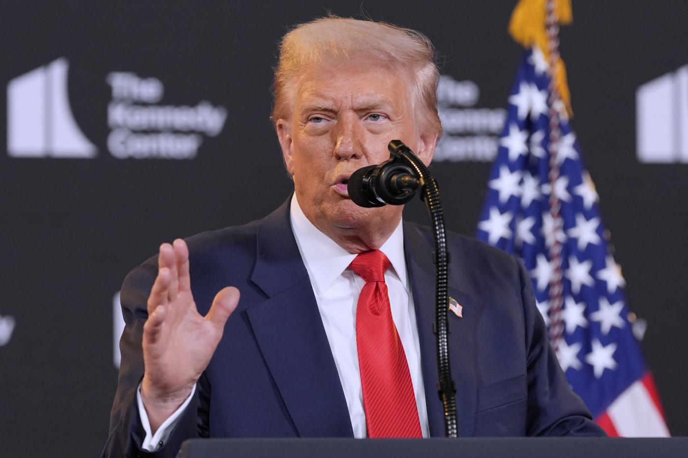 Ucraina, la minaccia di Trump: “Conseguenze gravi se Putin non si ferma”