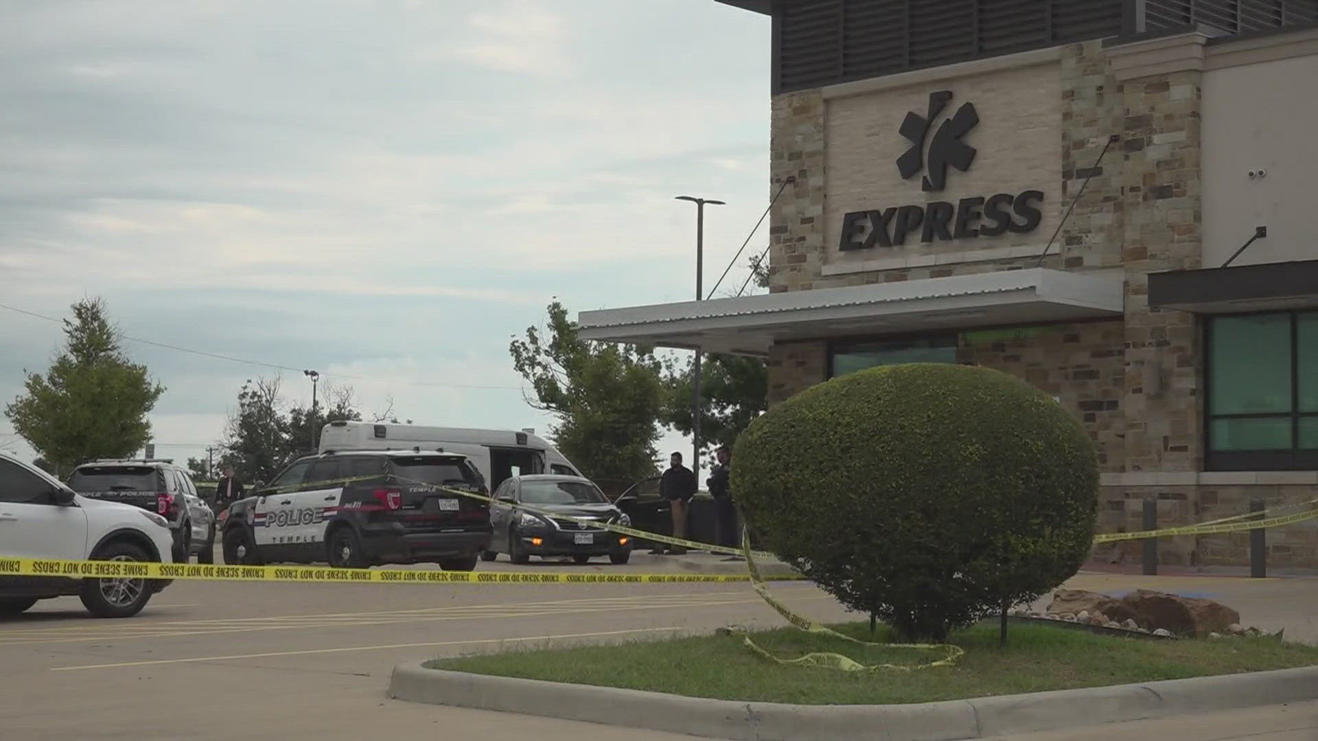Temple PD investigates death of a man in front of Express ER