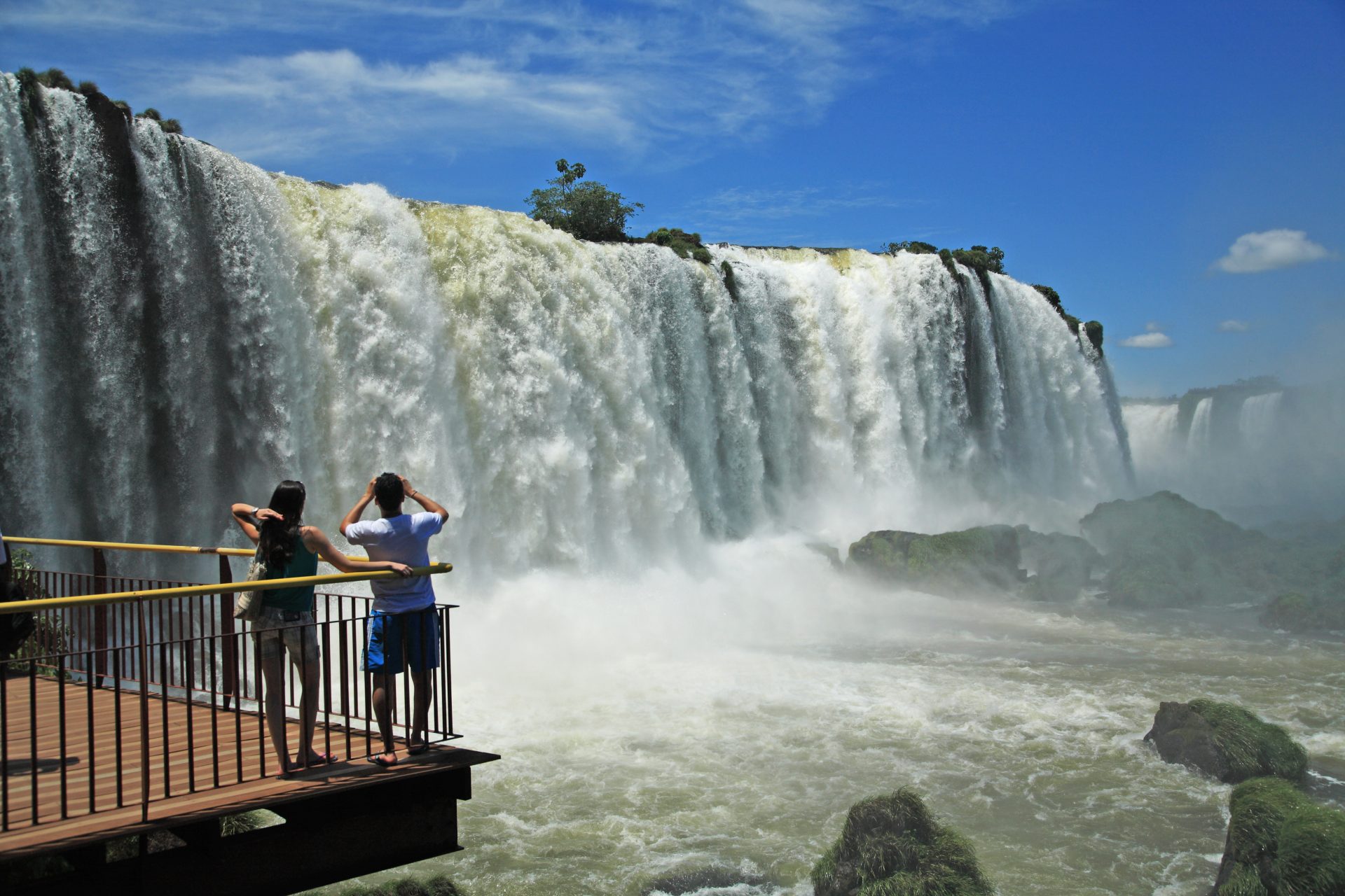 Niagara and Iguazu: two amazing waterfalls side by side in pictures