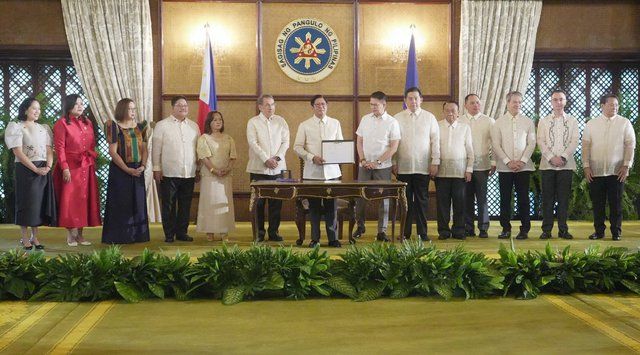 Marcos signs law giving fiscal autonomy to judiciary