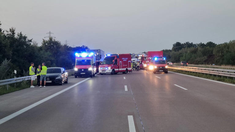 Vollsperrung auf der A9 - Unfall mit sechs Fahrzeugen