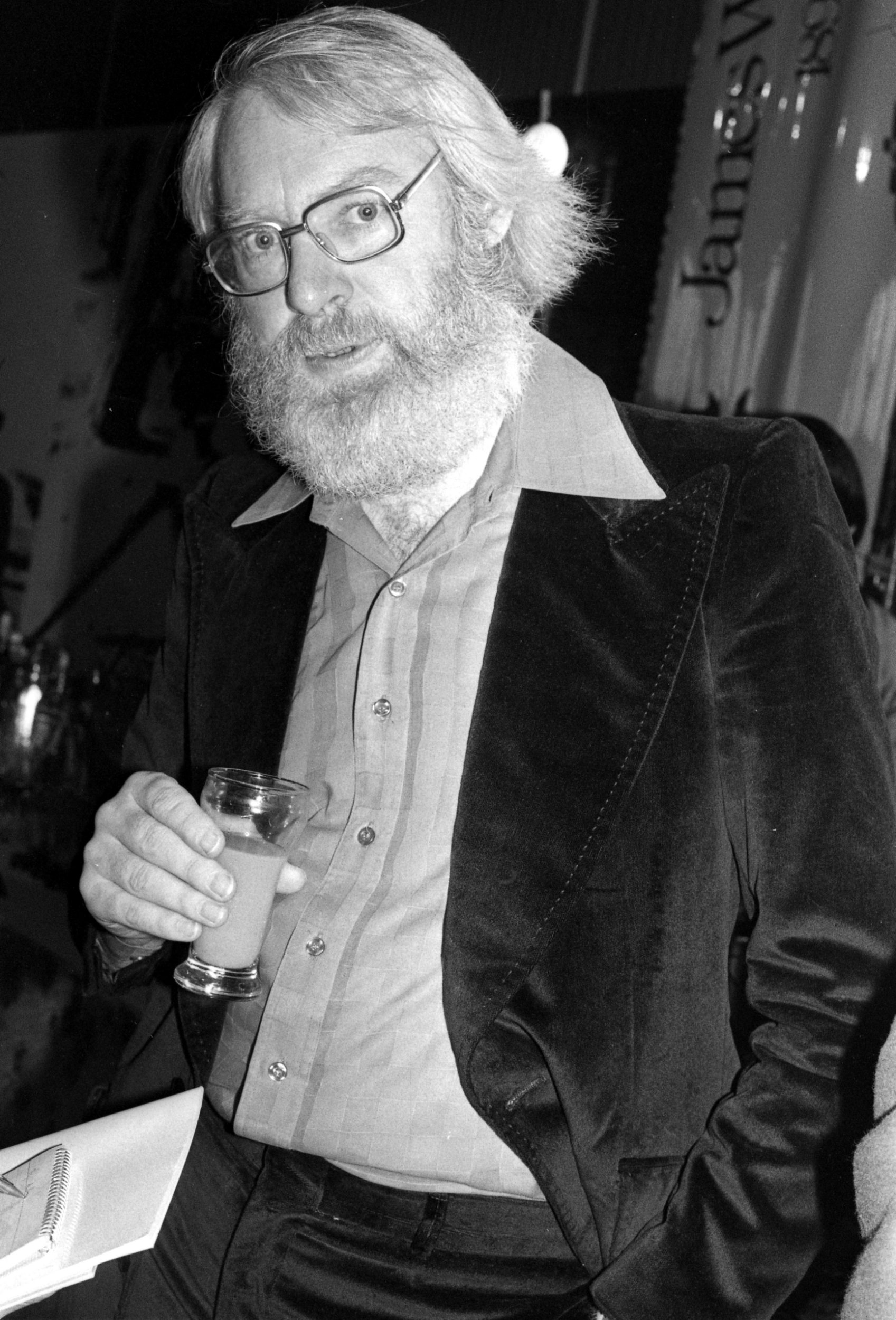 Australian presenter David Stratton dies aged 85