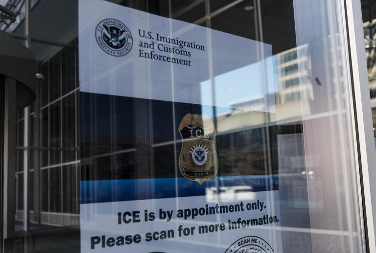 Lawmakers visit Baltimore ICE site accused of ‘inhumane’ conditions