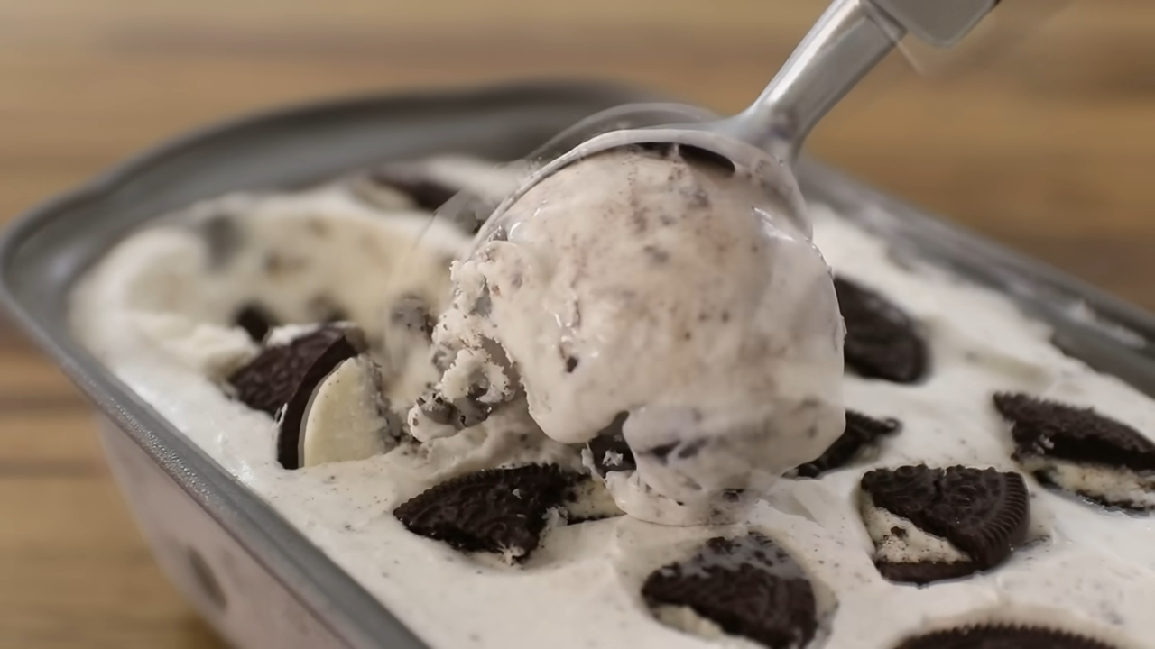 Easy Homemade Oreo Ice Cream Recipe | No Eggs, No Ice Cream Machine