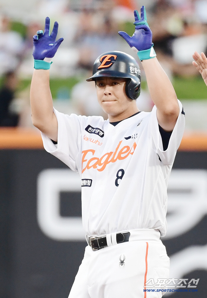 Roh Si-hwan's leadoff batter double to make a chance in the second inning