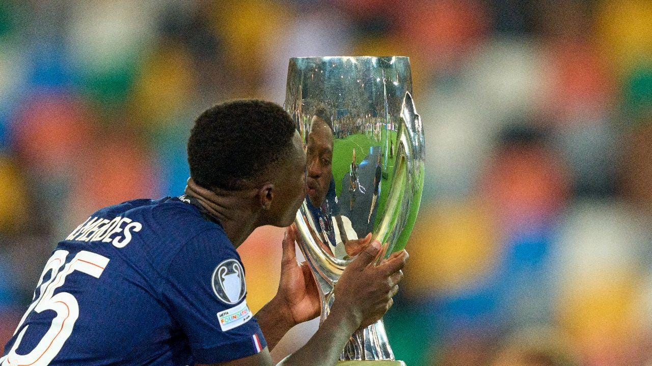 «Papa-troféus»: Nuno Mendes chega aos 15 títulos com apenas 23 anos
