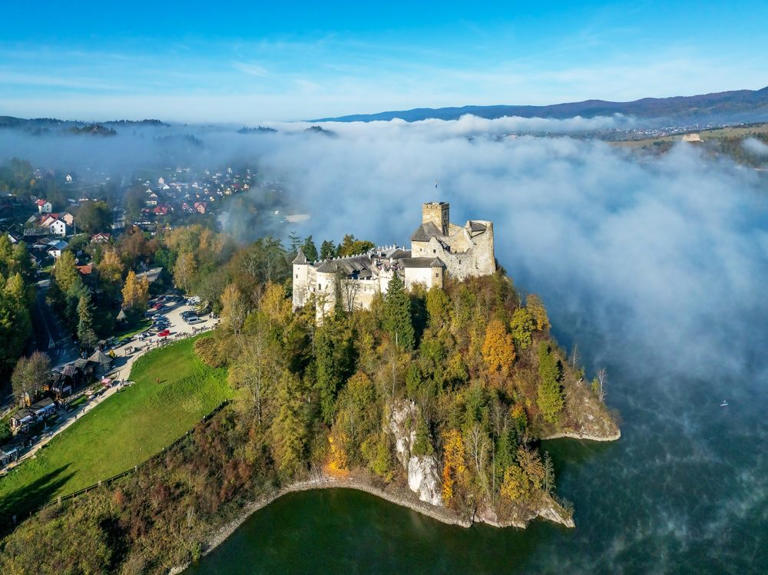 Zamek, motyle i wapienne skały – to niewielkie pasmo górskie to ...