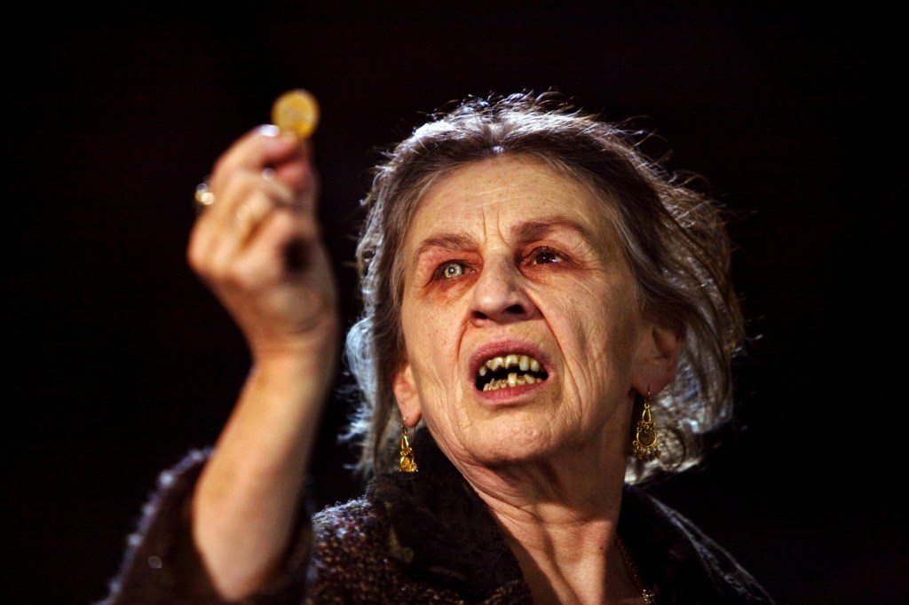 Horror film star dies aged 81