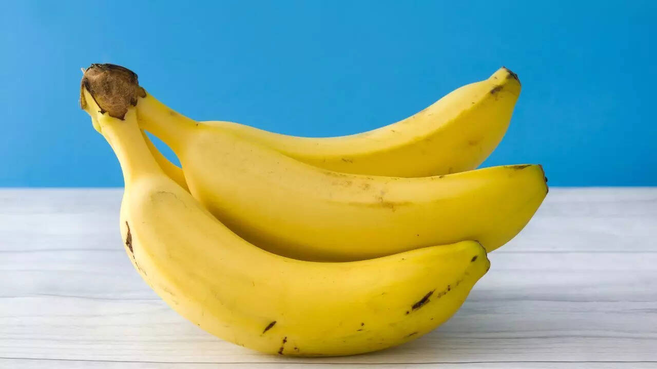 7 Side effects of overeating bananas on your digestion, heart, blood ...