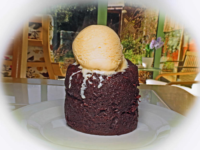 7 Mug Cake Tips Chefs Swear By But Home Bakers Miss