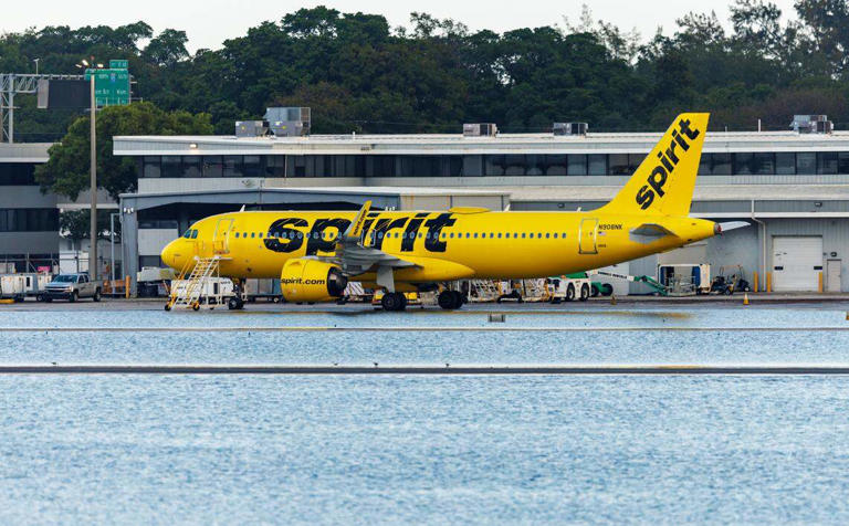 Spirit Airlines just sent an ominous financial message. Here are 5 ...