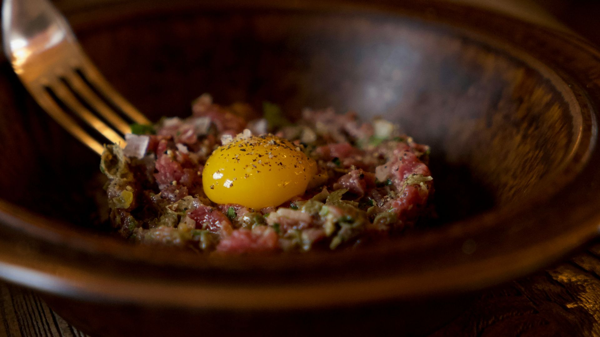 10 Foods To Avoid Bringing To Dinner Parties & 10 That Everyone Loves