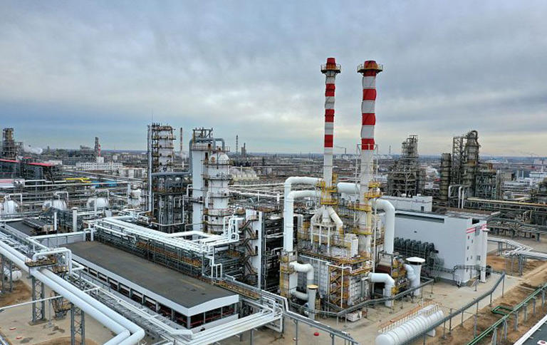 Massive fires erupt in Volgograd oil refinery after Ukrainian drone ...