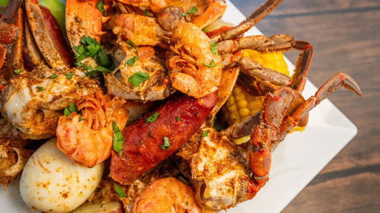 You Can Get Red Lobster's Seafood Boil For Cheaper Than You Think (With ...