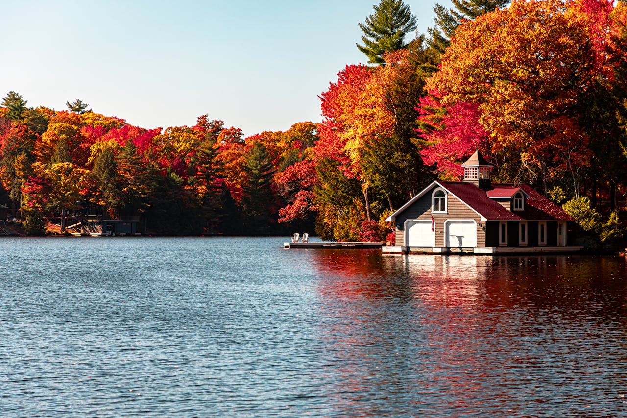 Cottage country vs. city living: Where should Canadian retirees settle?