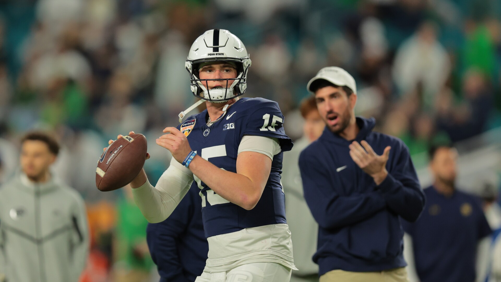 2025 Big Ten Football Betting: Contenders, team overviews, players to ...