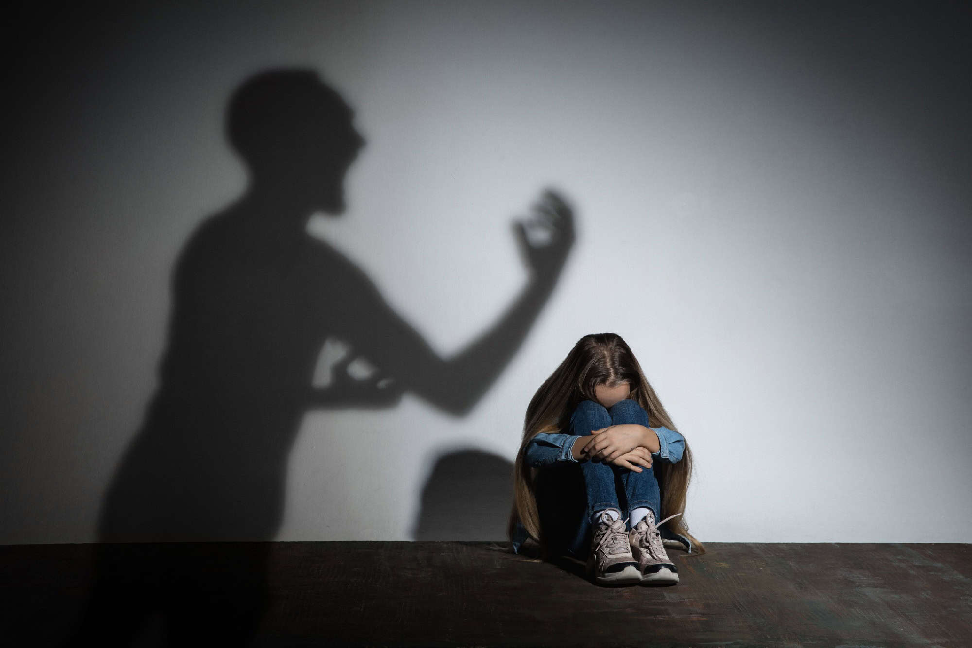 Research shows 12 things parents do that scare their kids