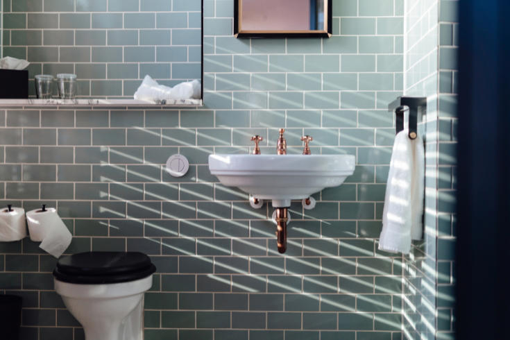 How to Deep Clean Your Bathroom: A Step-by-Step Guide to Bathroom Cleaning