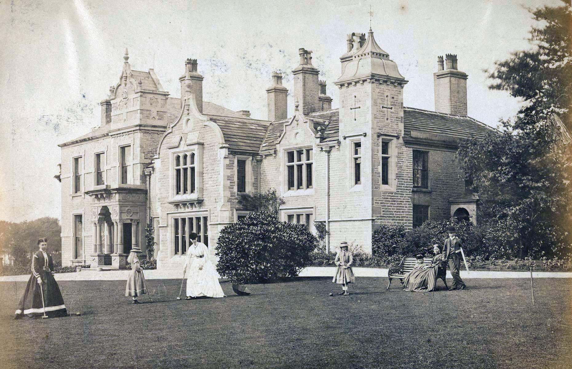 Vintage photos of life in Britain's grandest stately homes