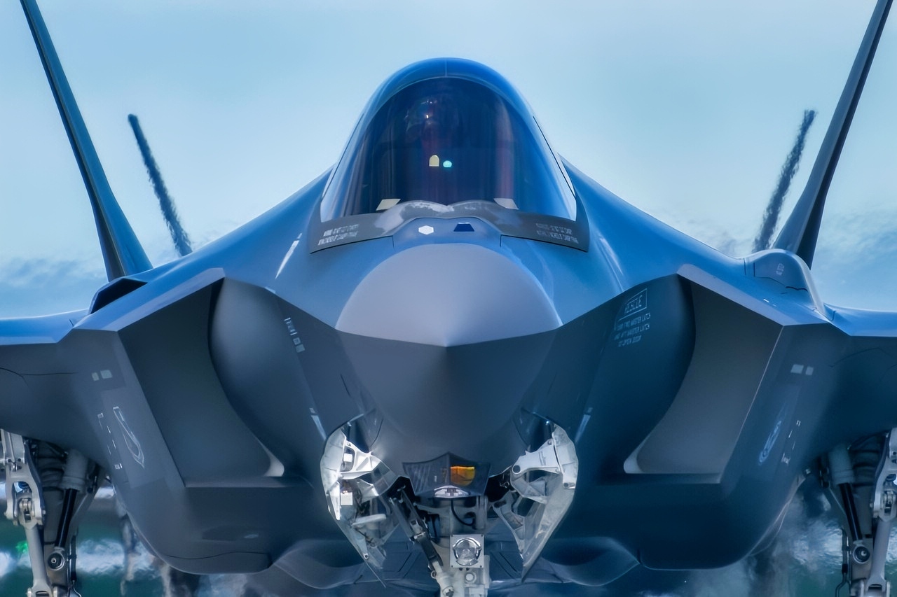 F-35 vs. Eurofighter Typhoon War Summed Up in 2 Words: Stealth Wins