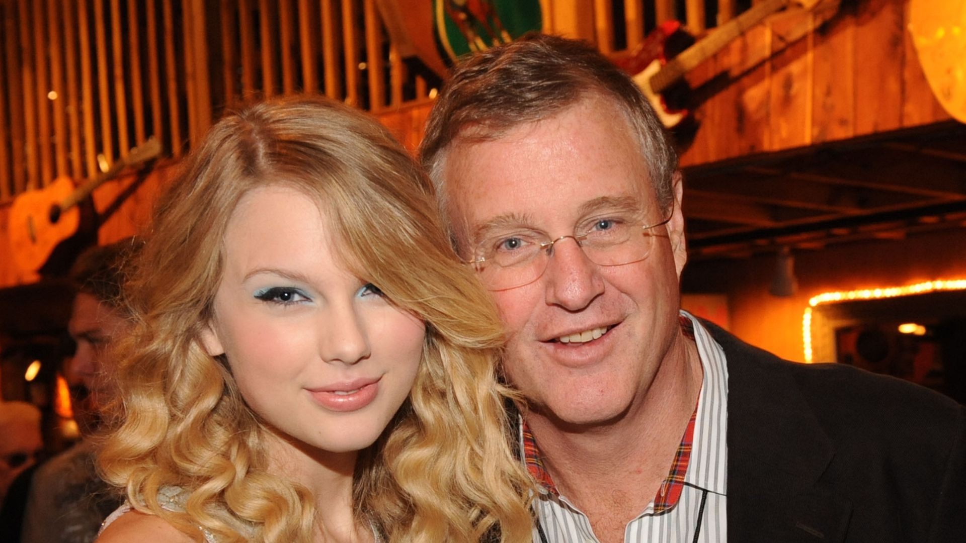Taylor Swift details shift in relationship with dad Scott after major ...