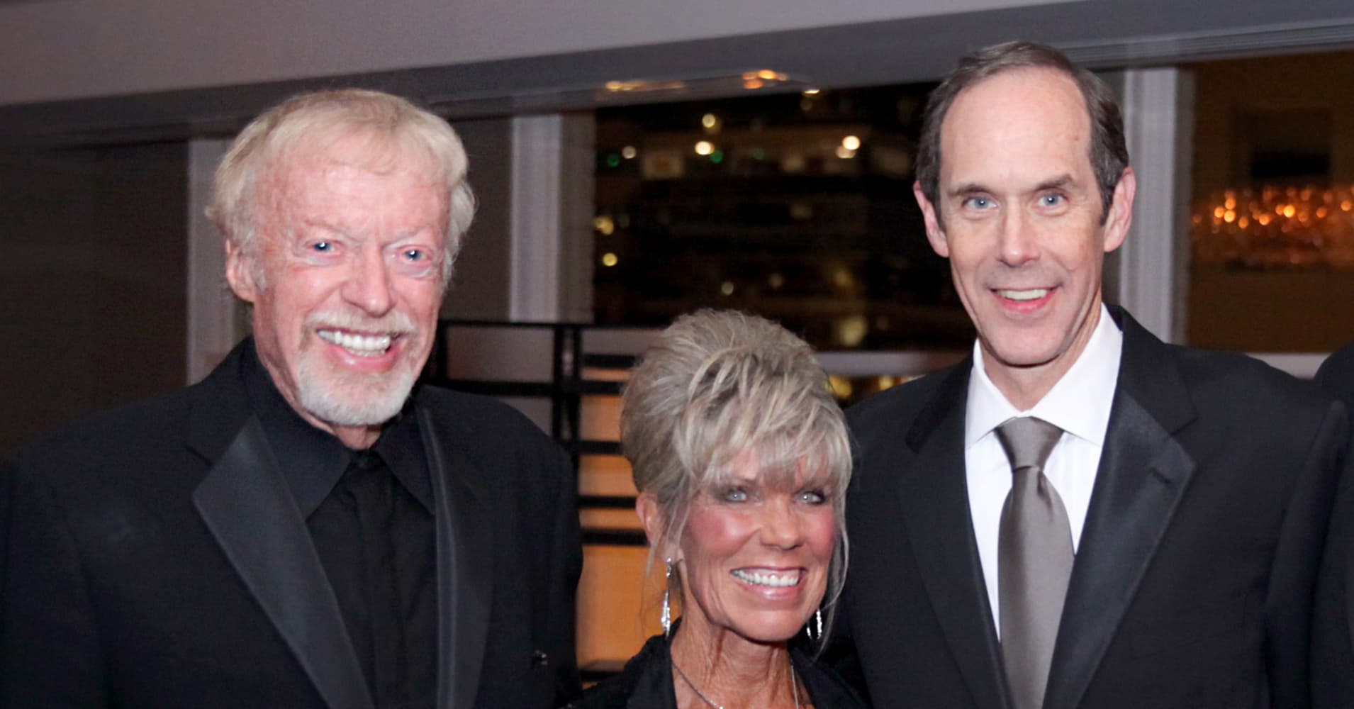 Nike co-founder Phil Knight to donate $2 billion to OHSU's Knight ...