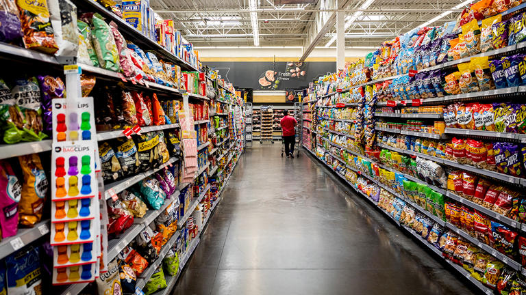 Walmart slashes grocery costs for employees with expanded discount ...