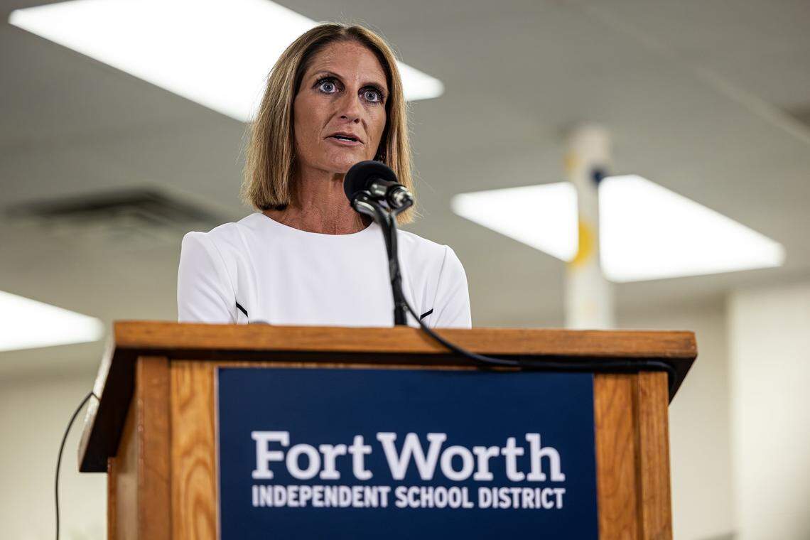 Fort Worth ISD board tweaks Molinar's contract without raise or term ...
