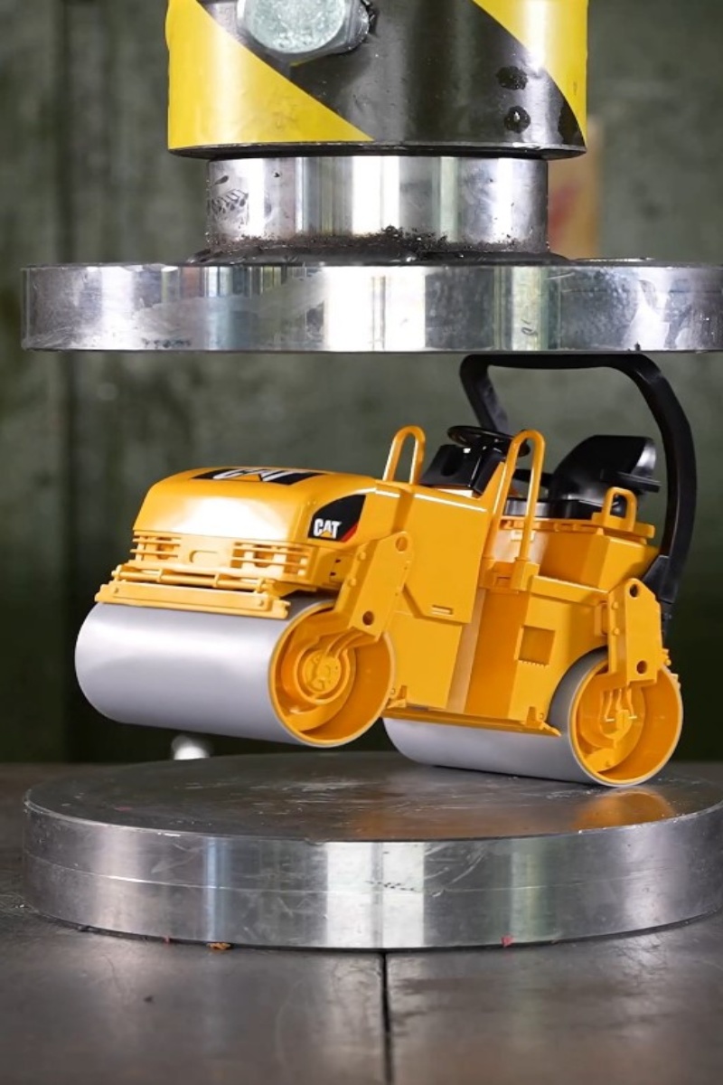 Il rullo giocattolo incontra la sua rivincita: la pressa idraulica ...