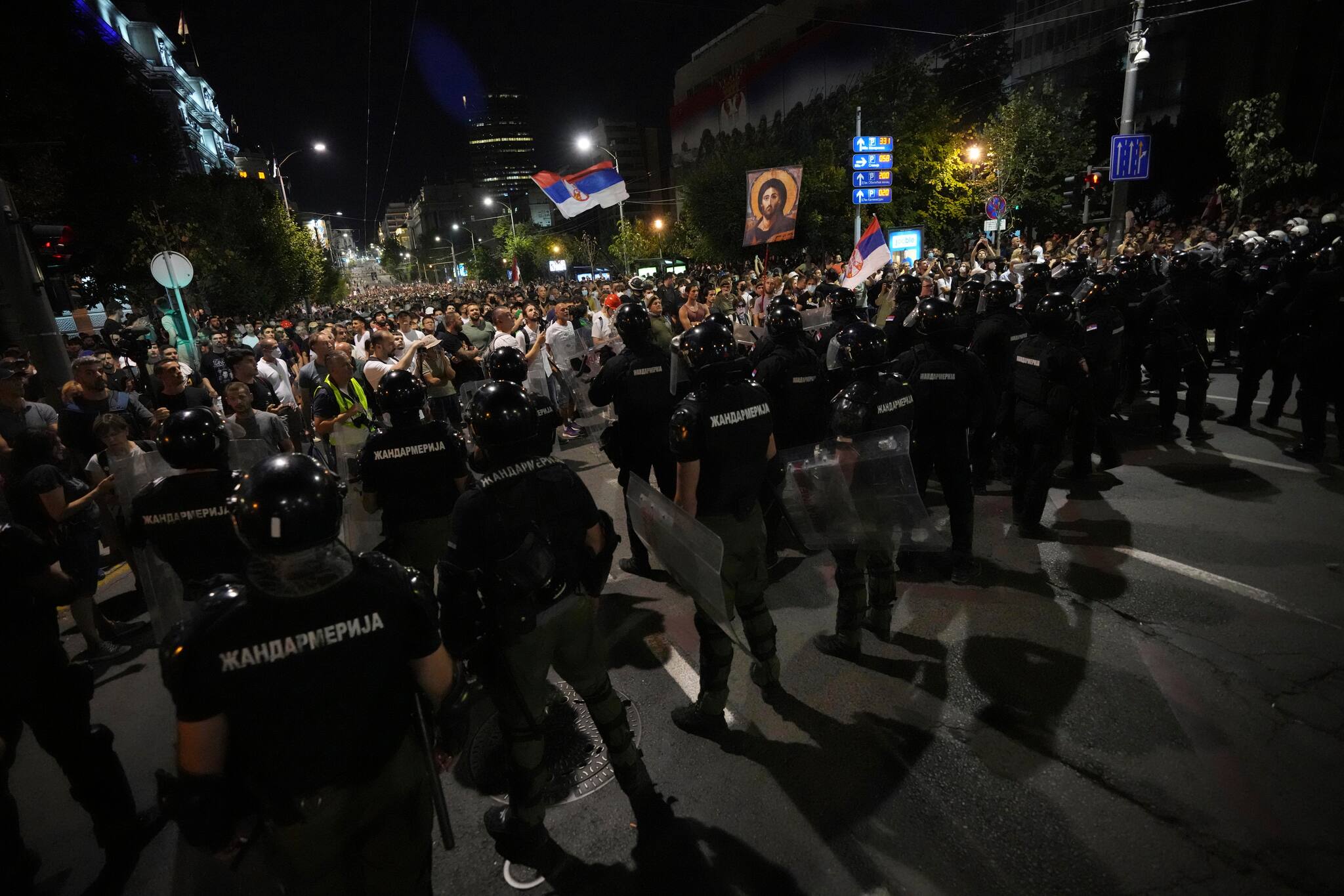 Serbien: Proteste gegen Vucic-Regierung eskalieren erneut