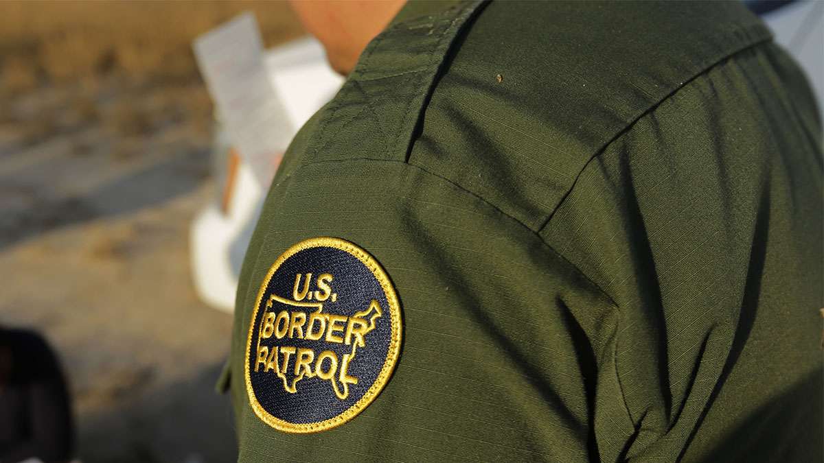 Federal agents conduct roving immigration enforcement operation in ...