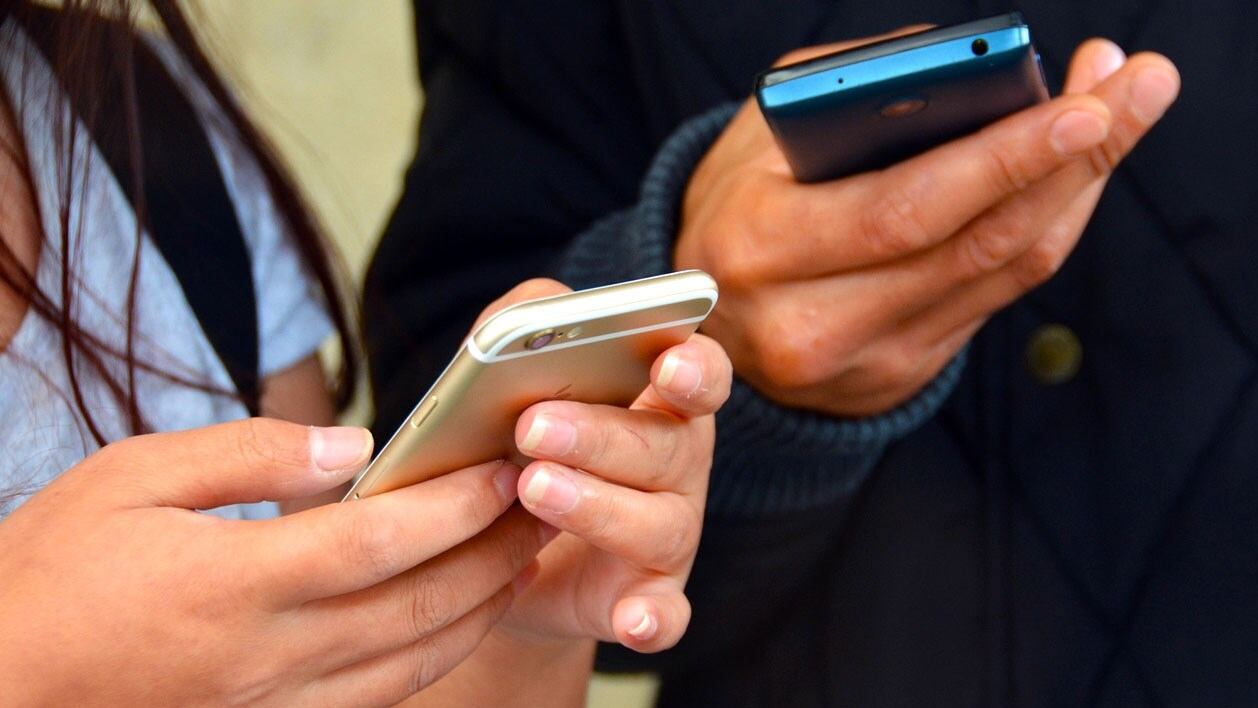 How to prepare your kids for no phones at school