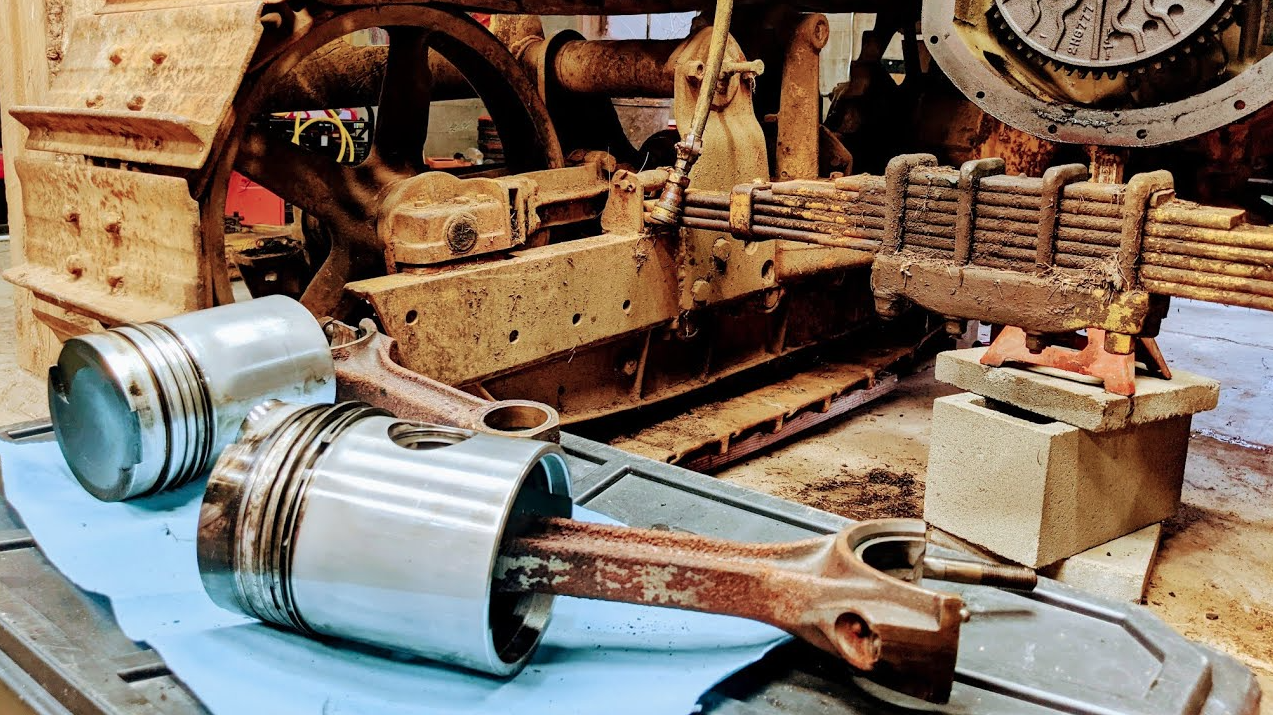 Inspection of Caterpillar D4 Engine: Rusted Rods and Pristine Pistons