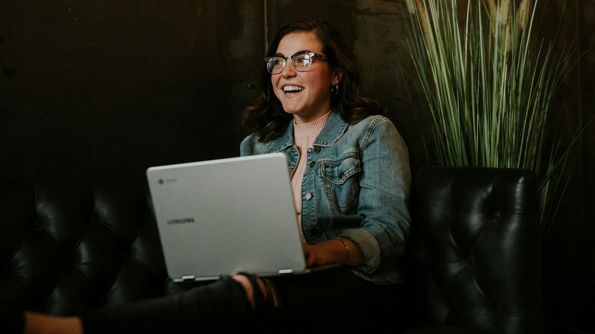 Travel While Working: 20 Jobs That Allow You To Explore The World
