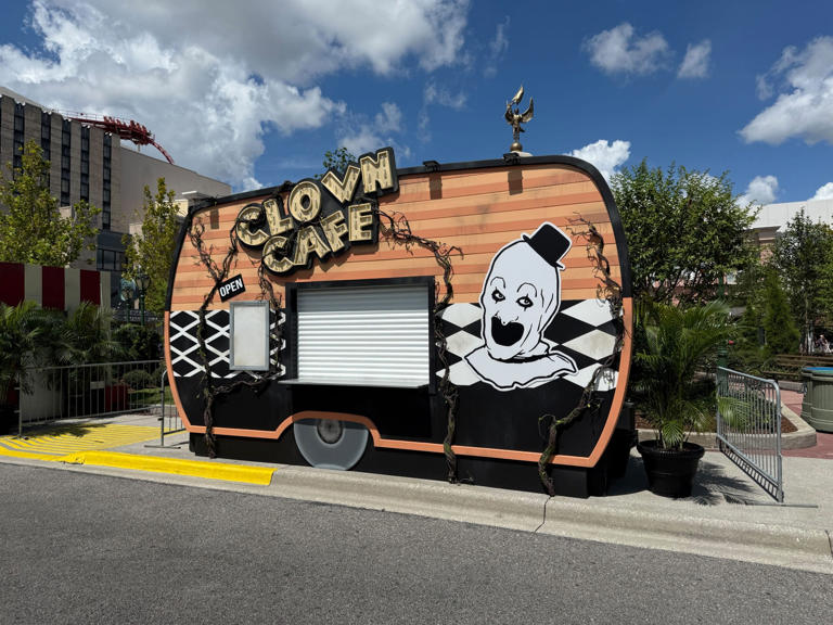 Full List of Menus (With Prices) For Halloween Horror Nights Food ...