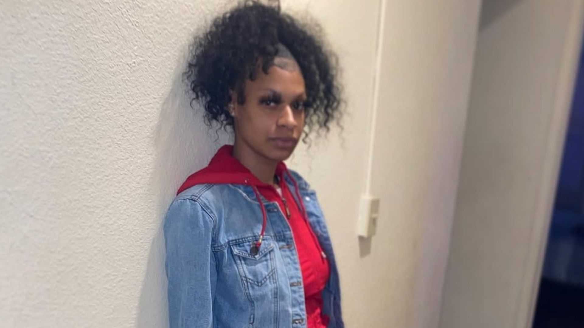 Family identifies 23-year-old killed while walking her daughter to ...