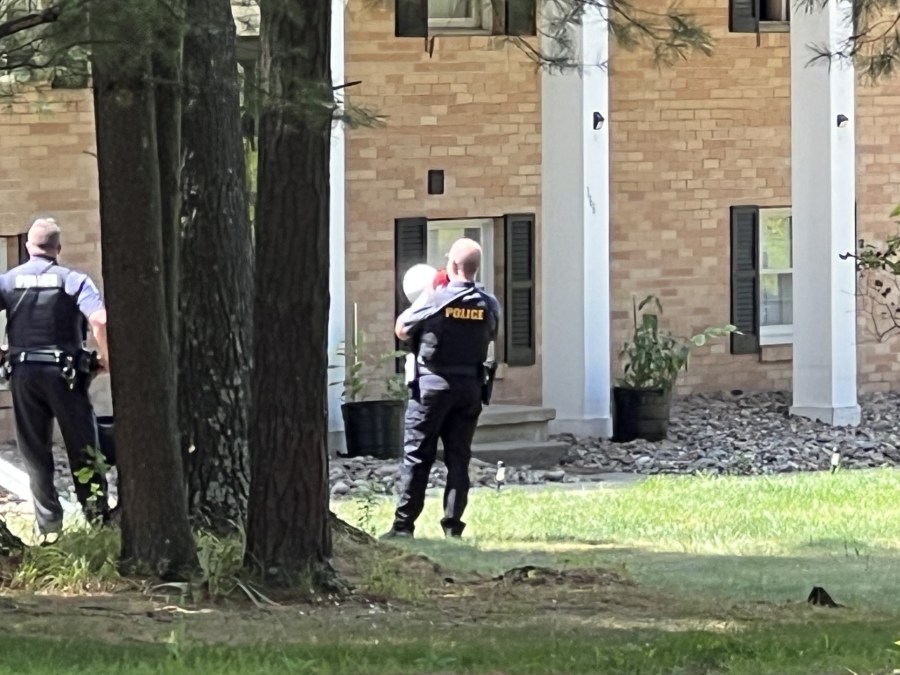 Police standoff ends peacefully