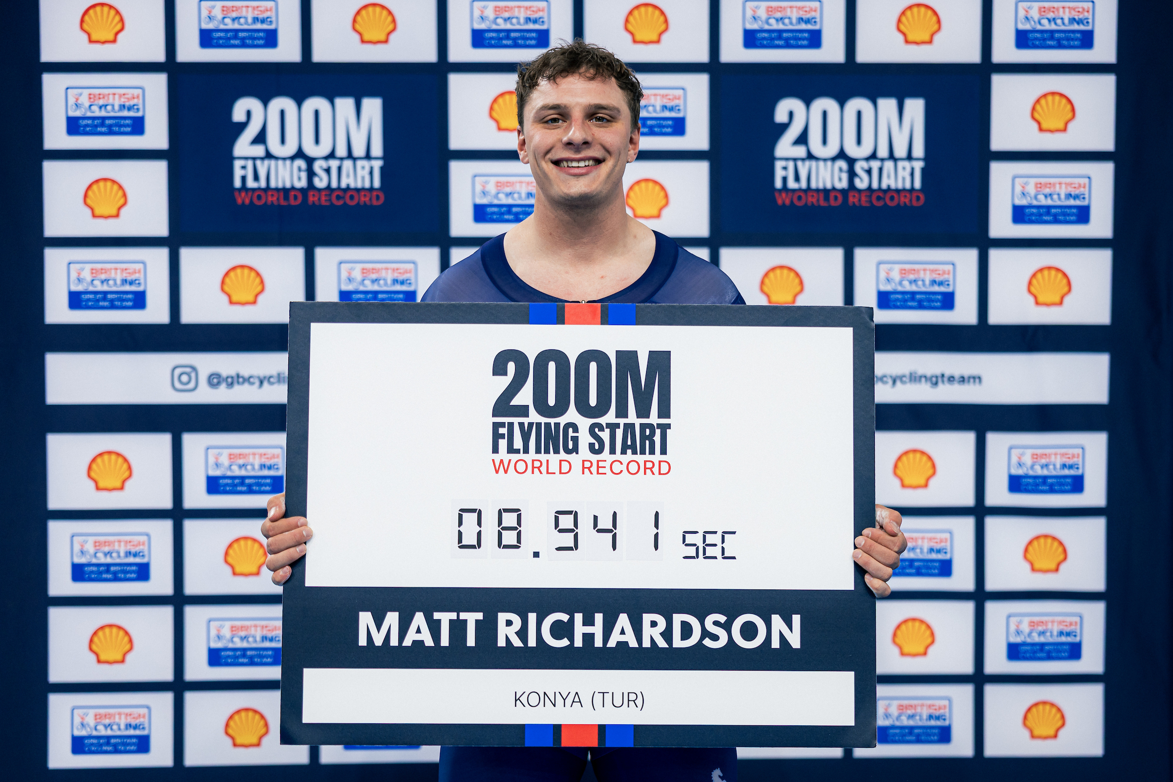 Matt Richardson sprints at 80.5km/h to set new flying start 200m world record