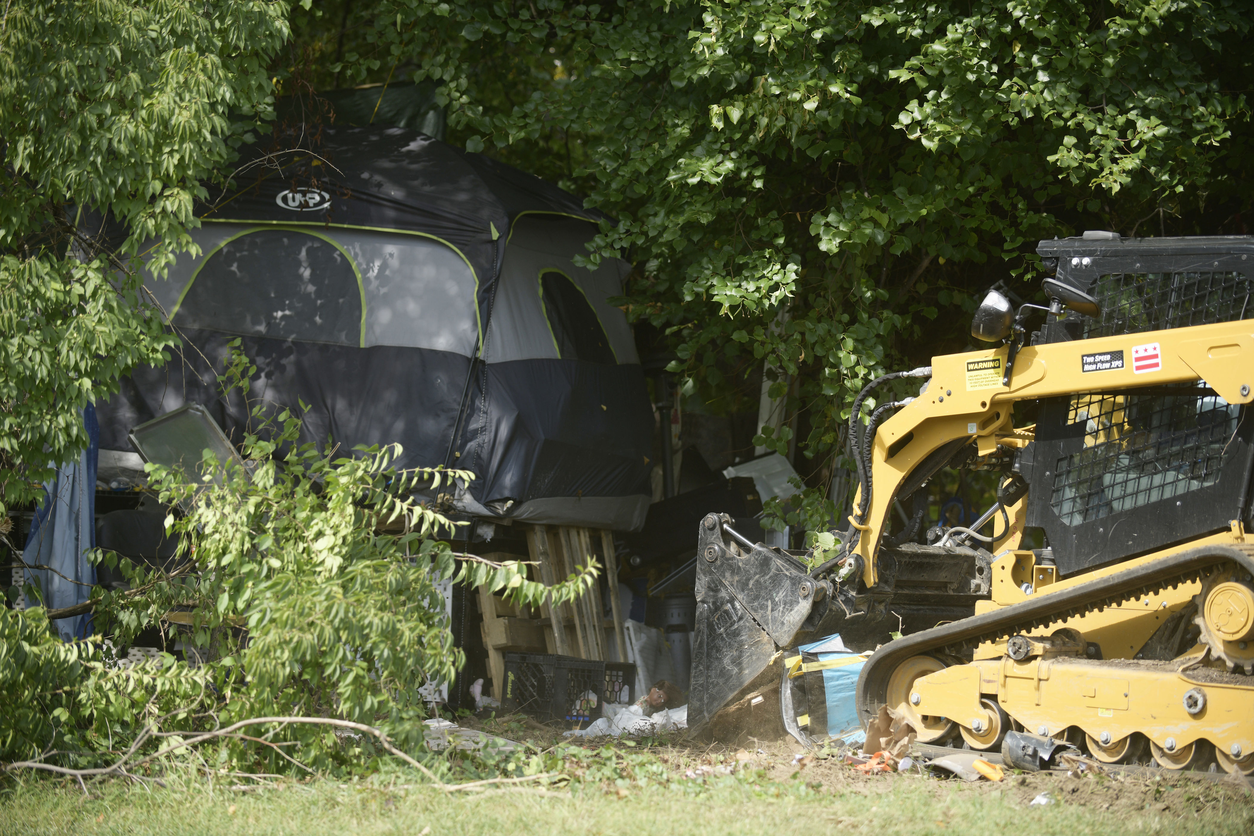 Crime ‘hot spots’ targeted, encampments cleared, as feds expand D.C. push