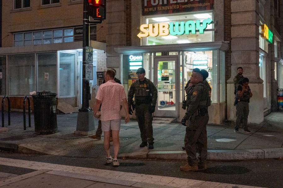 Man charged with throwing sandwich at agent in DC released awaiting trial