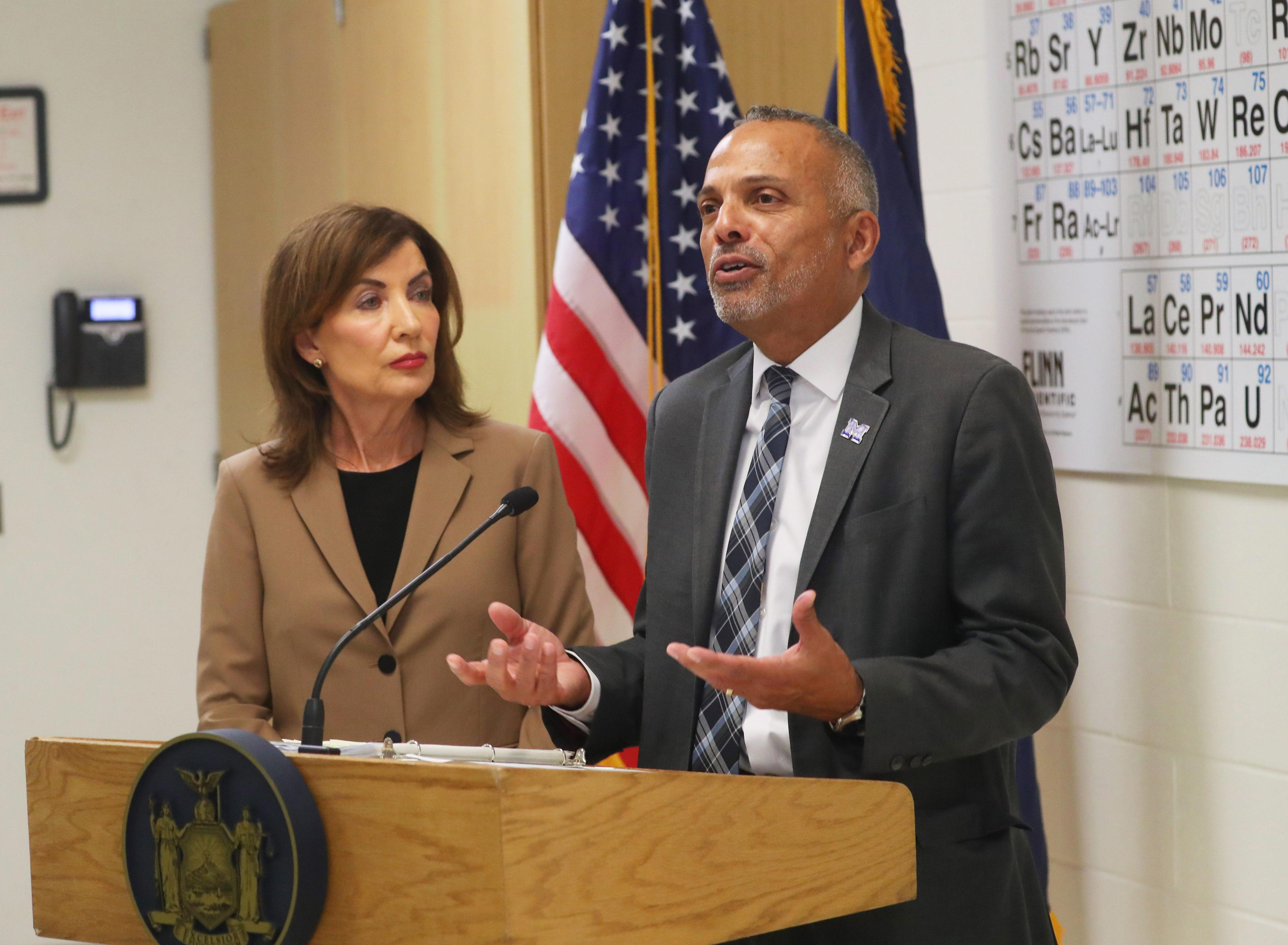 NY school cell phone ban: Find your district's policy for implementing ...