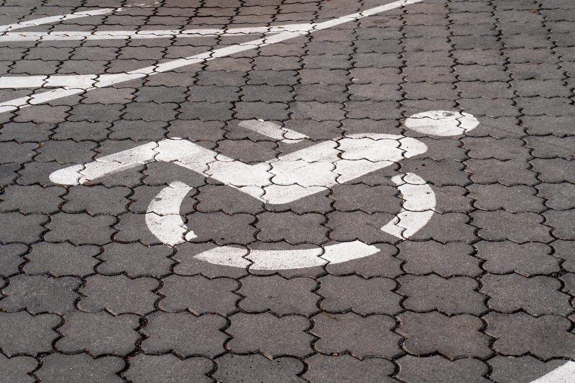 Here's what IL law says about who can use handicap parking placards, plates