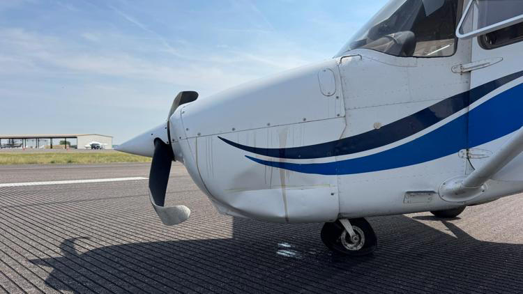 Plane's nose gear collapses at Centennial Airport