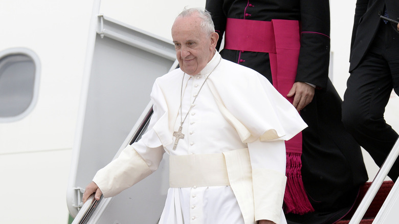 No, The Pope Does Not Have A Private Jet - Here's How He Flies
