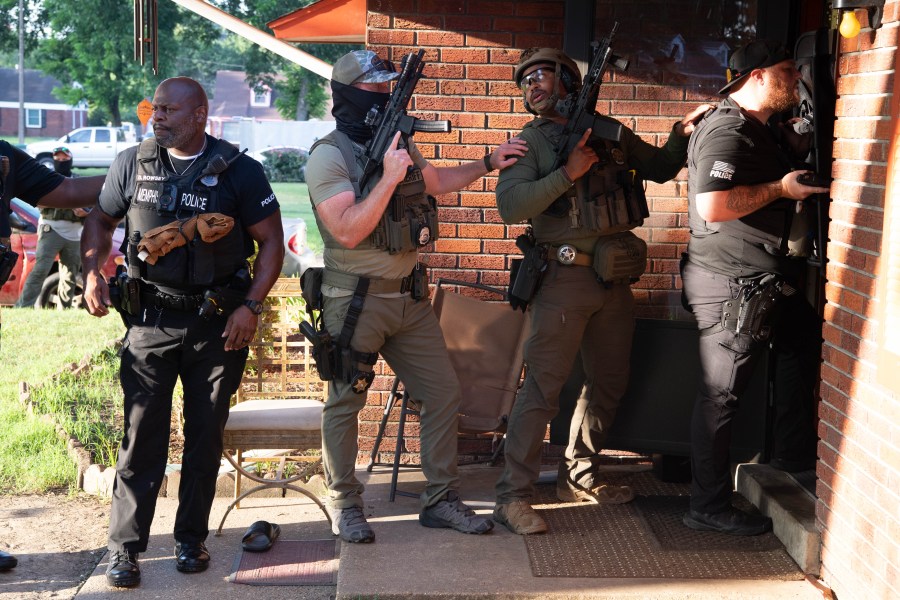 U.S. Marshals arrest 141 fugitives in gang violence sweep