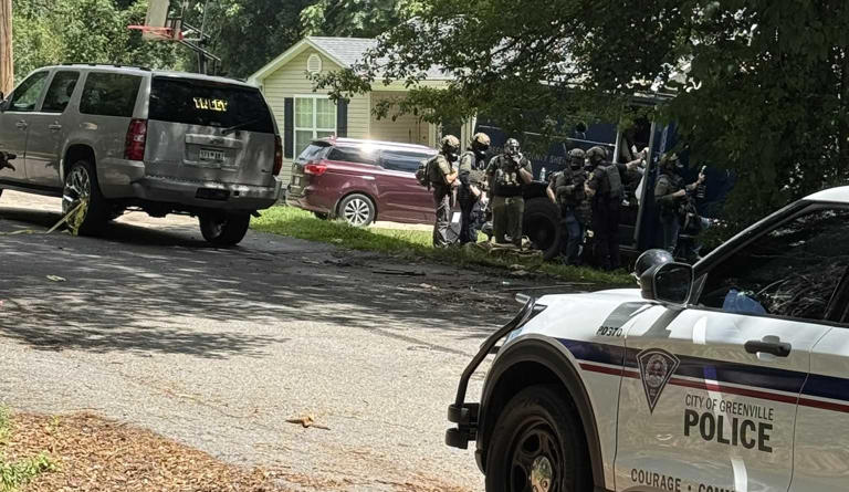 New details released after 3-hour standoff in Greenville County ends in arrest of murder suspect