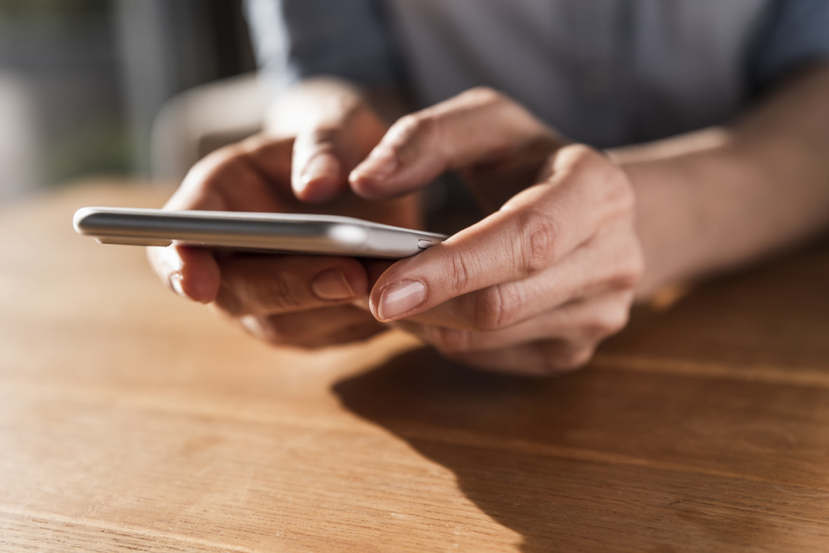 People Who Avoid Responding to Texts Right Away Often Share These 9 ...
