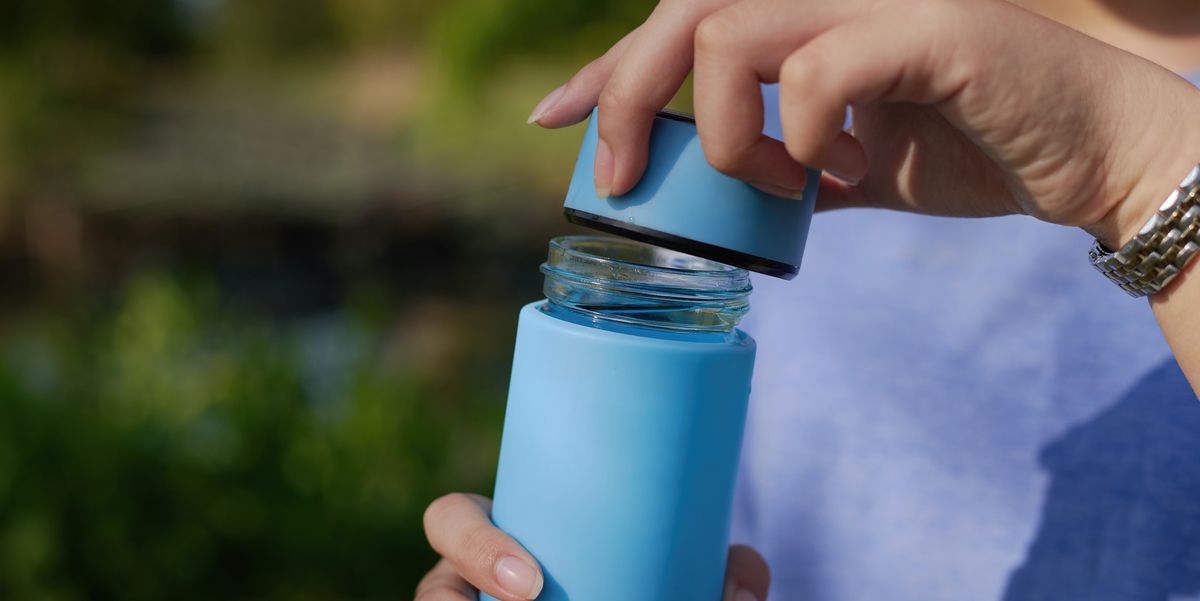 4 Signs You Need To Replace Your Reusable Water Bottle ASAP, According ...
